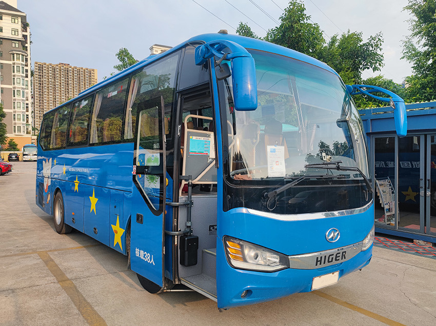Euro 5 LHD Second Hand Buses And Coaches HIGER Diesel Used Bus 38 Seats
